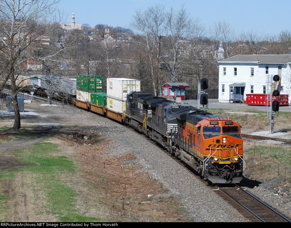 BNSF 3831 leads NS 212 past the point where the WASS is located